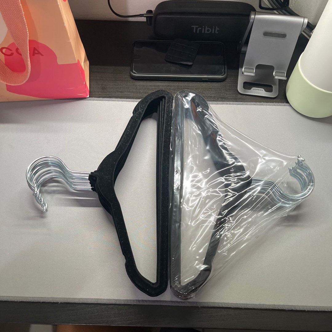 Small Velvet Hangers, Women's Fashion, Jewelry & Organizers, Accessory ...
