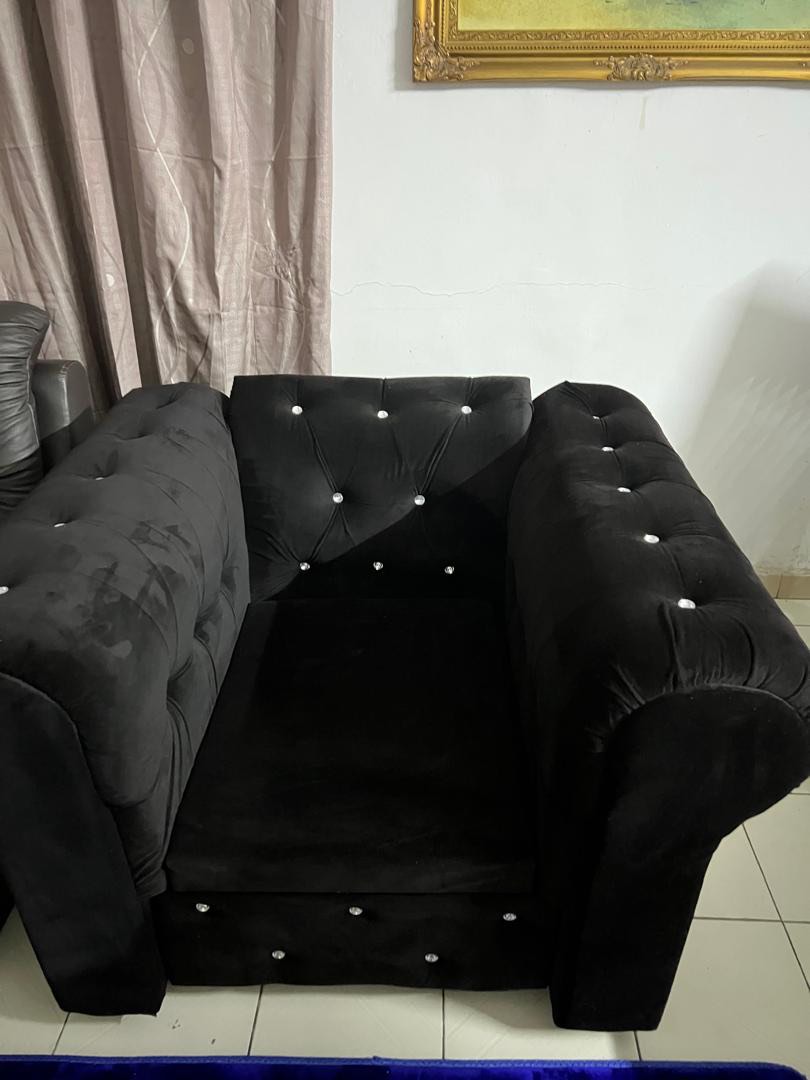 Sofa Chesterfield/Sofa Baldu, Furniture & Home Living, Furniture, Sofas ...
