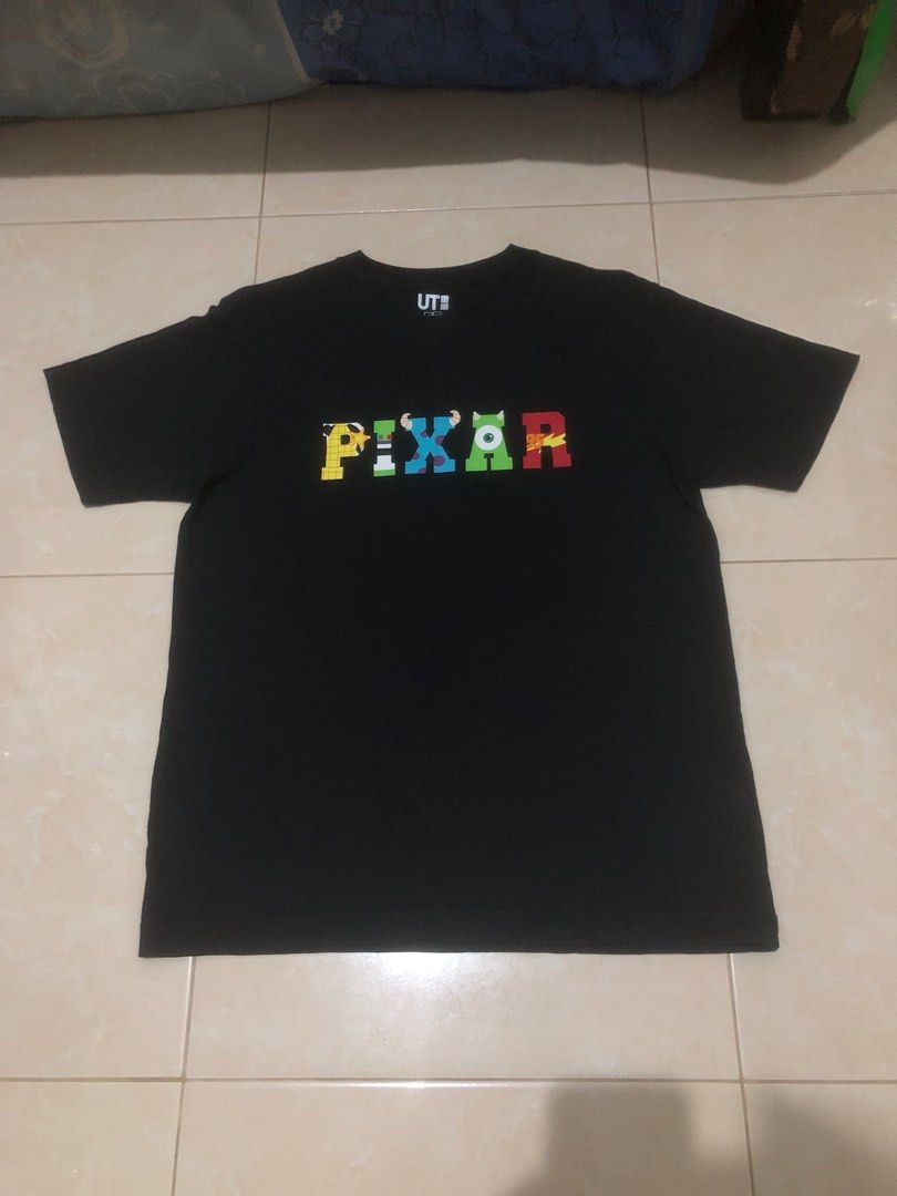 Uniqlo UT x Disney Pixar Kaos hitam Uniqlo spell Pixar gaya Toy Story ...
