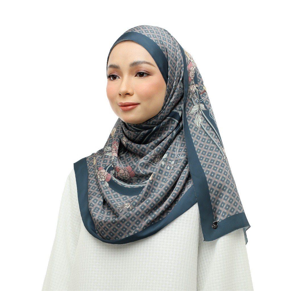 Waarna Raya code Manira, Women's Fashion, Muslimah Fashion, Hijabs on ...