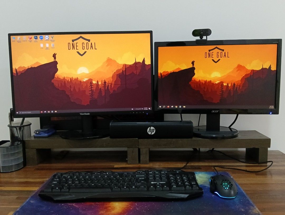 PC / Dekstop / computer : CPU + 24" monitor + 20" monitor + keyboard ...