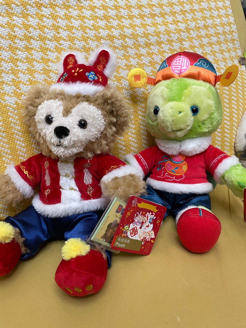 上海迪士尼 新年 唔同價olu mel Duffy SS, 興趣及遊戲, 玩具 & 遊戲類 - Carousell