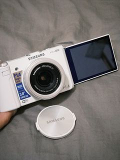 Samsung SF-100 底片相機, 相機攝影, 相機在旋轉拍賣