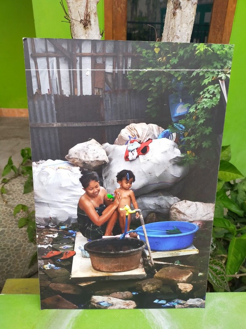 Aneka Poster Foto Bekas Pameran Potret Kehidupan Kaum Marjinal, Antik ...