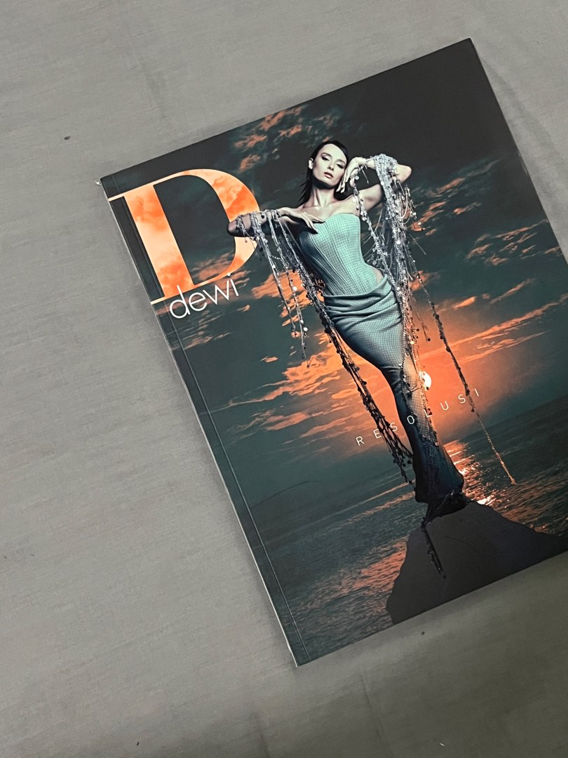 Dewi Magazine - Resolusi - Koleksiana 2023 Edisi JFW 2023, Buku & Alat Tulis, Majalah & Lainnya ...