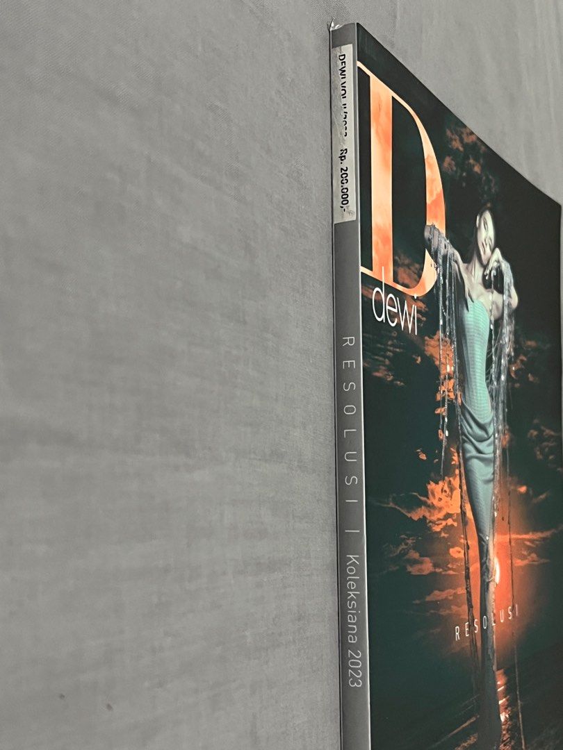 Dewi Magazine - Resolusi - Koleksiana 2023 Edisi JFW 2023, Buku & Alat Tulis, Majalah & Lainnya ...