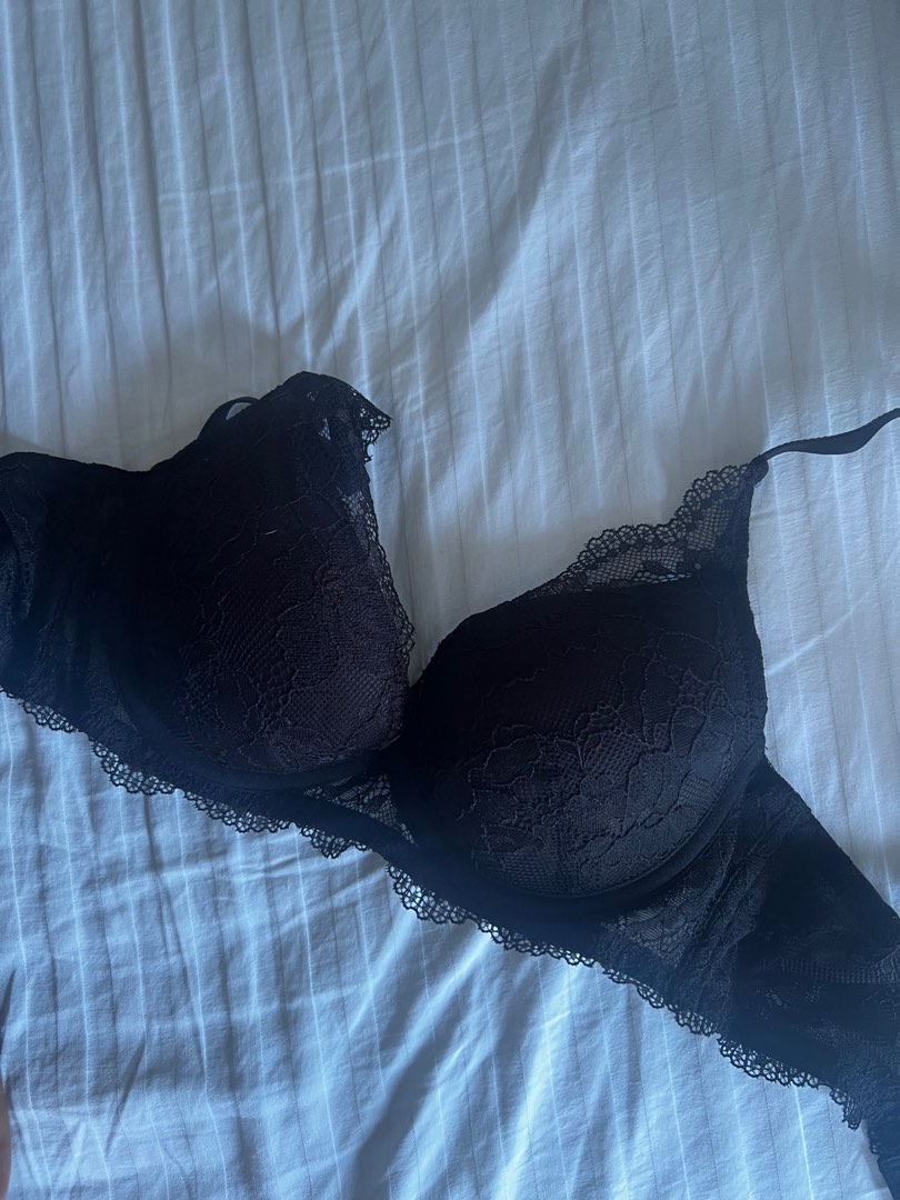 GU by Uniqlo Lace Push Up Bra, Women's Fashion, Undergarments & Loungewear on Carousell