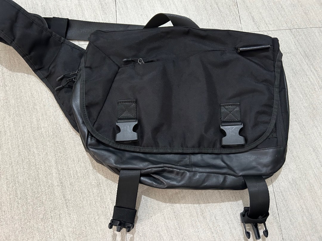 MONSTER REPUBLIC compound messenger bag, Men's Fashion, Bags, Sling ...