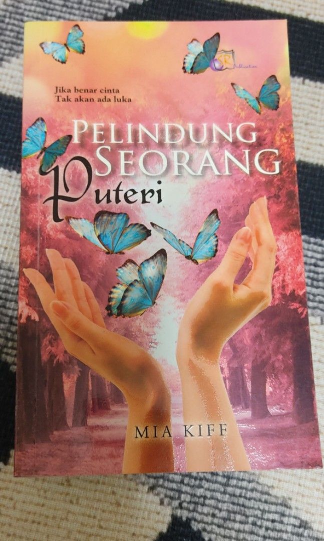 Pelindung Seorang Puteri (RM28), Hobbies & Toys, Books & Magazines, Storybooks on Carousell