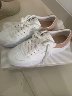 Sepatu L.A Gear warna putih, Fesyen Wanita, Sepatu di Carousell