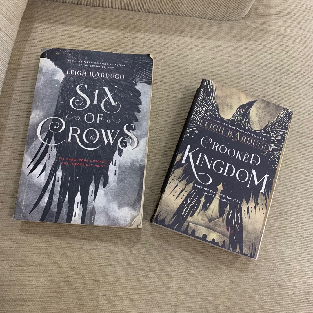 six of crows & crooked kingdom (harga SET, 80k each), Buku & Alat Tulis, Buku di Carousell