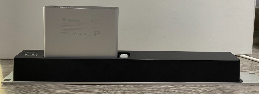 Ubiquity Unifi Cloud Key Gen2 Plus with Rack Mount, Computers & Tech ...