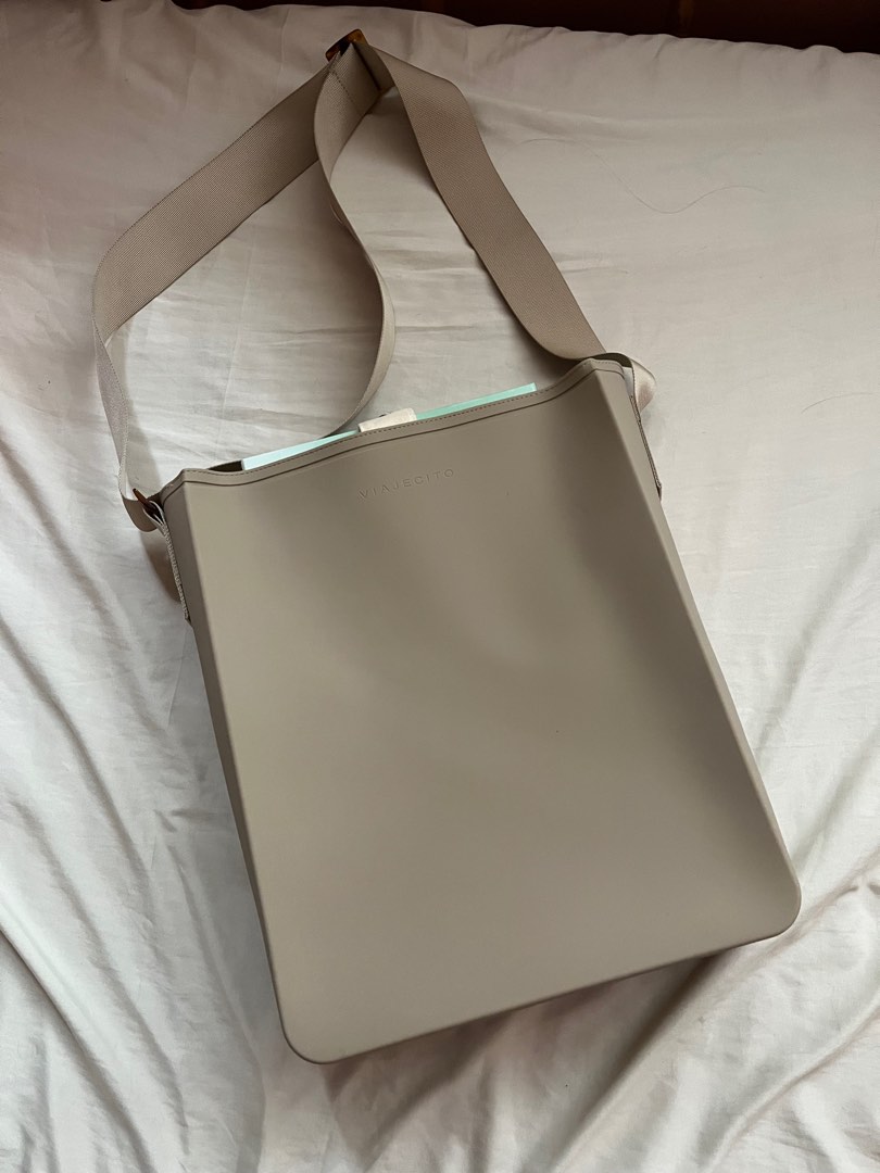 Viajecito MNL Tote - Jelly Work Laptop Bag, Women's Fashion, Bags ...