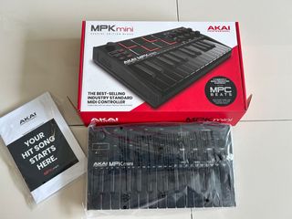 Akai Professional MPK Mini Play DJ Portable Keyboard & MIDI Controller ...