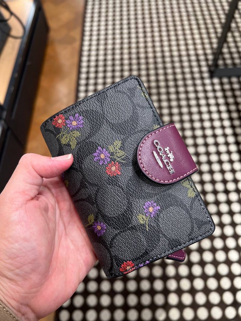 Coach Medium Corner Wallet, Luxury, Bags & Wallets on Carousell