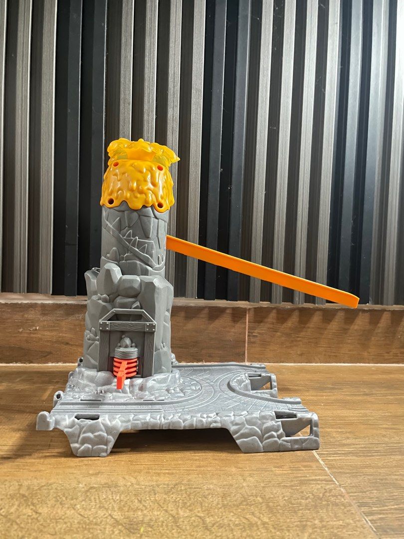 Diorama thomas elektrik nyala, Toys & Collectibles, Mainan di Carousell