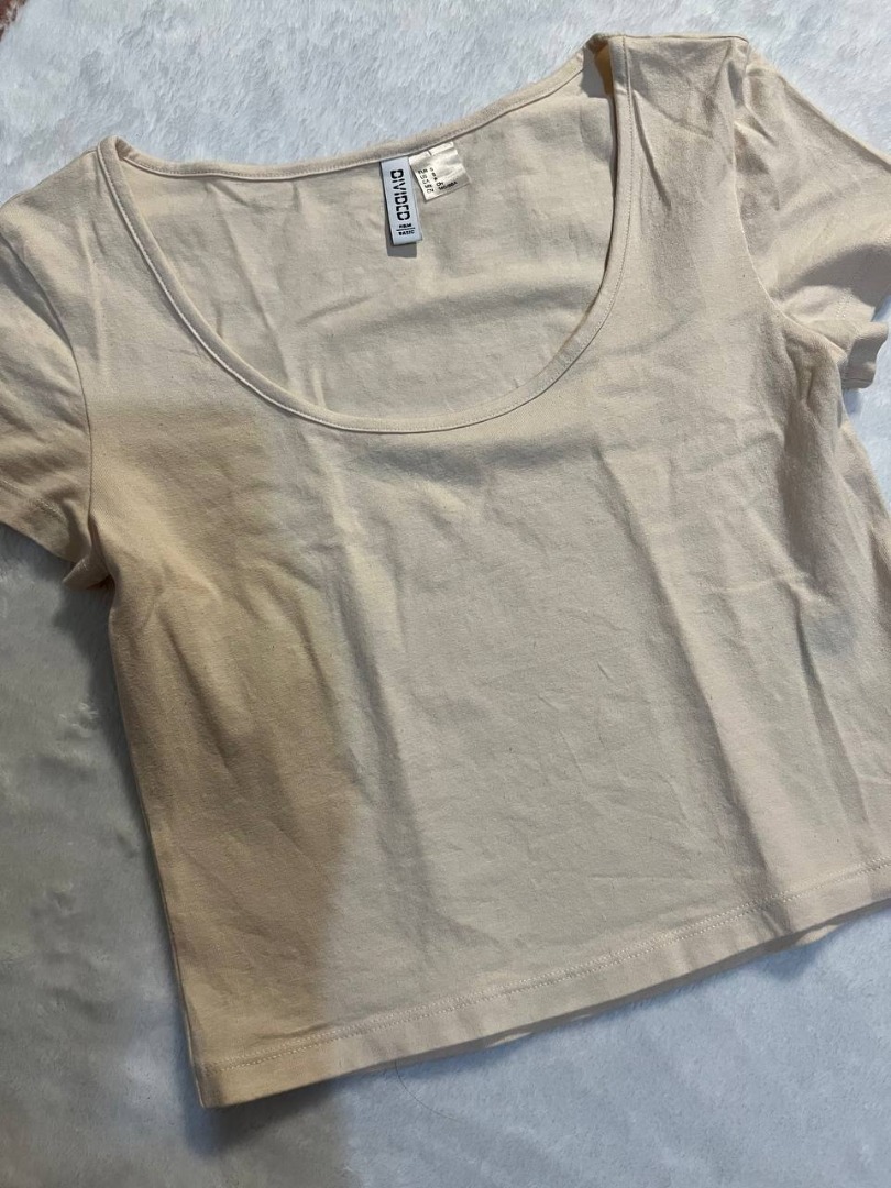 PRE-LOVED H&M basic cropped top (cream color), Women's Fashion, Tops, Shirts on Carousell