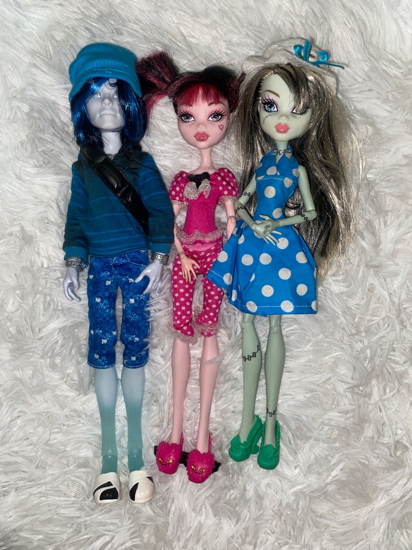 Monster High Bundle (Invisibilly, Draculaura, Frankie Stein), Hobbies ...