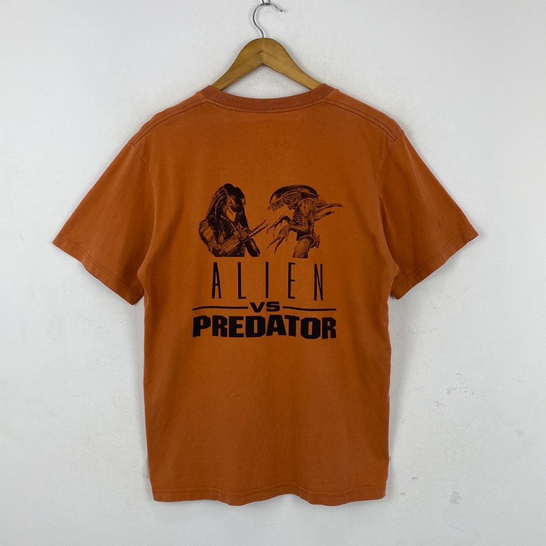 Uniqlo X Alien VS Predator T-Shirt, Men's Fashion, Tops & Sets, Tshirts ...