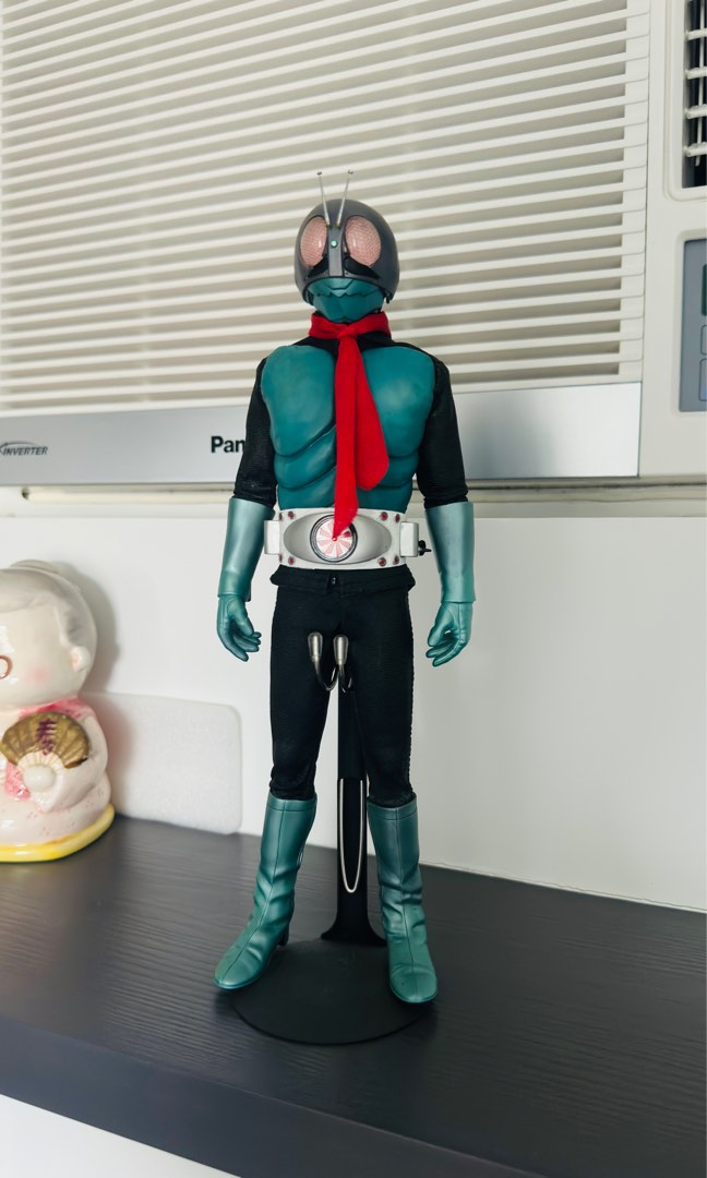 純分享 ～ Medicom RAH 1/6 DX 幪面超人舊 1 號 Ver 2.0 (1971 Ver.) RAH 245, 興趣及遊戲, 玩具 & 遊戲類 - Carousell