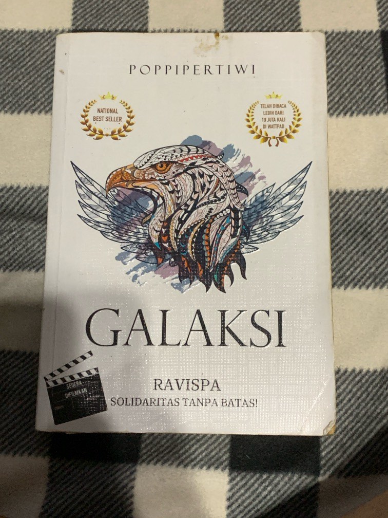 Galaksi Novel, Buku & Alat Tulis, Buku di Carousell