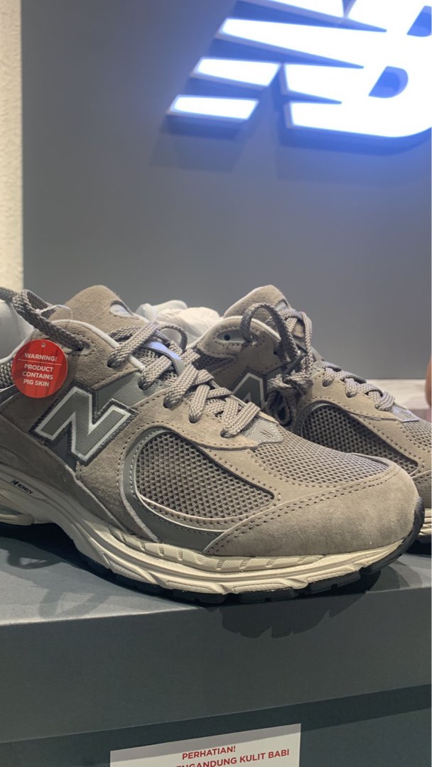 New Balance 2002R Grey, Fesyen Pria, Sepatu , Sneakers di Carousell