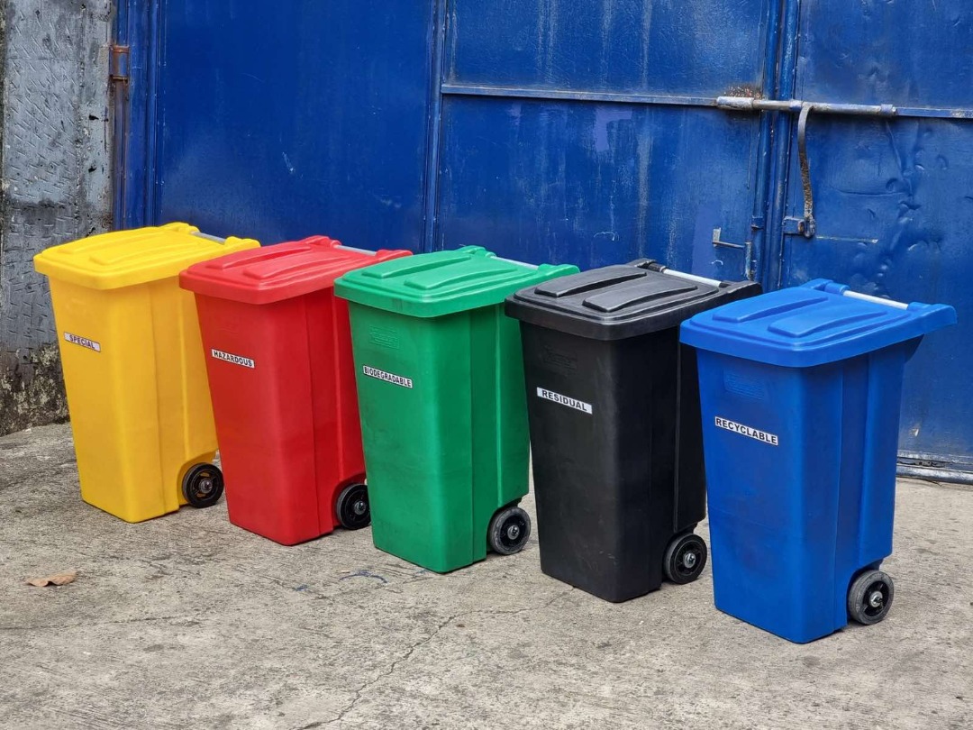 ROLLING BIN 3PRTB120 PLMX, Furniture & Home Living, Cleaning & Homecare ...