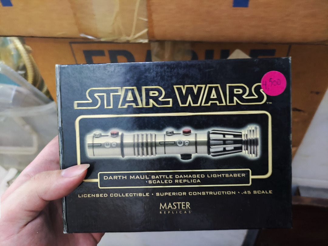STAR WARS Master Replicas EP I DARTH MAUL BATTLE DAMAGED LIGHTSABER on ...