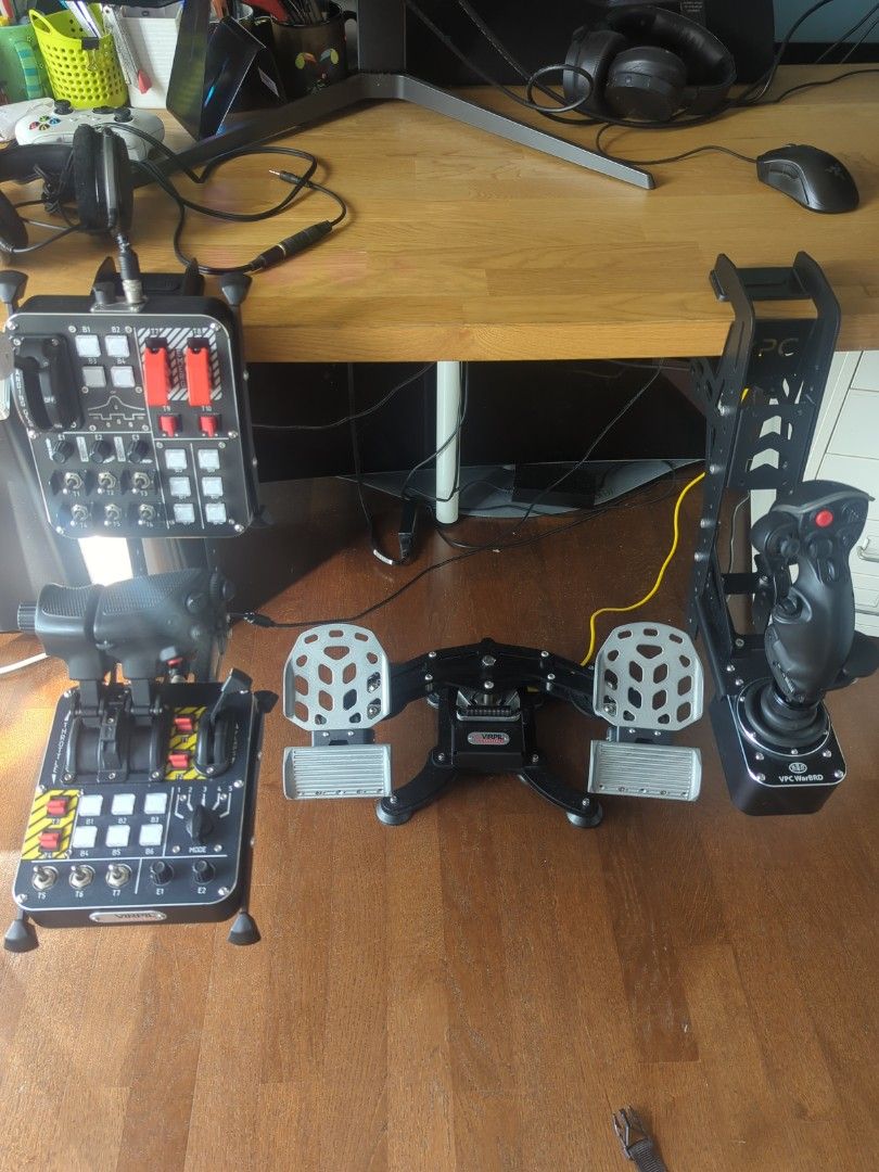 Virpil Flight Simulator setup (Joystick, Throttle, Rudder, Control ...