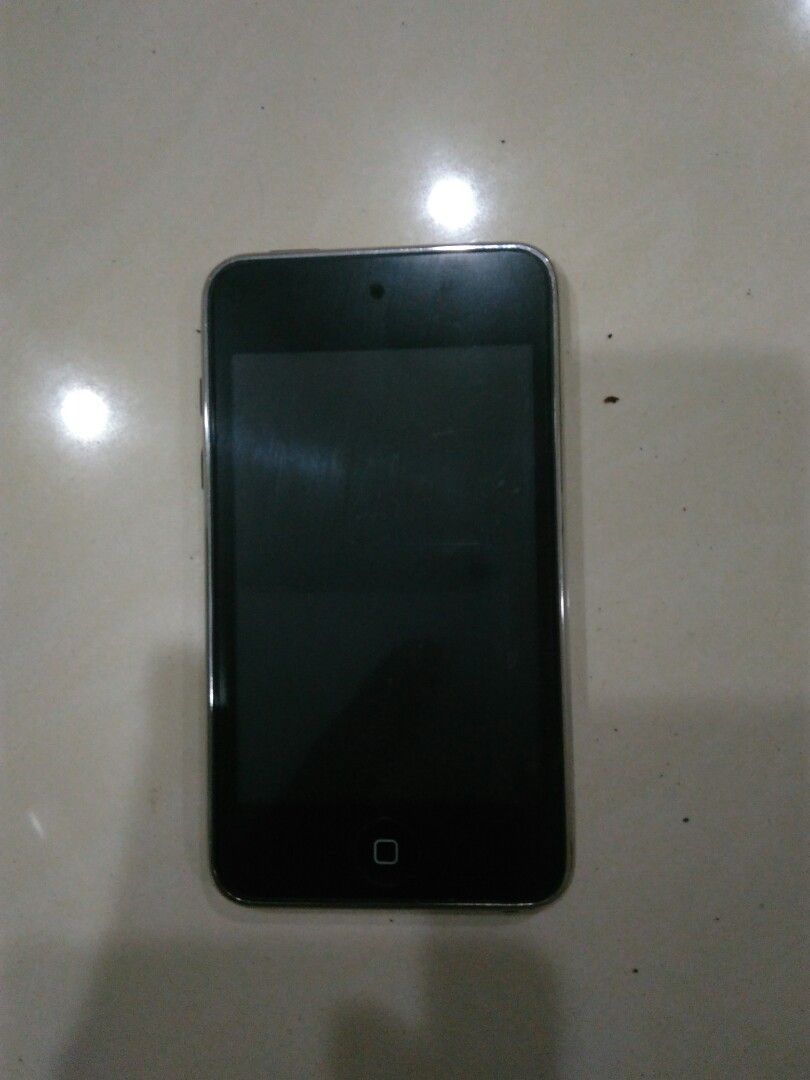 Apple iPod Touch A1318 32GB 故障機 零件機 備料機, 耳機及錄音音訊設備, 音樂播放裝置 MP3及CD 播放器在旋轉拍賣