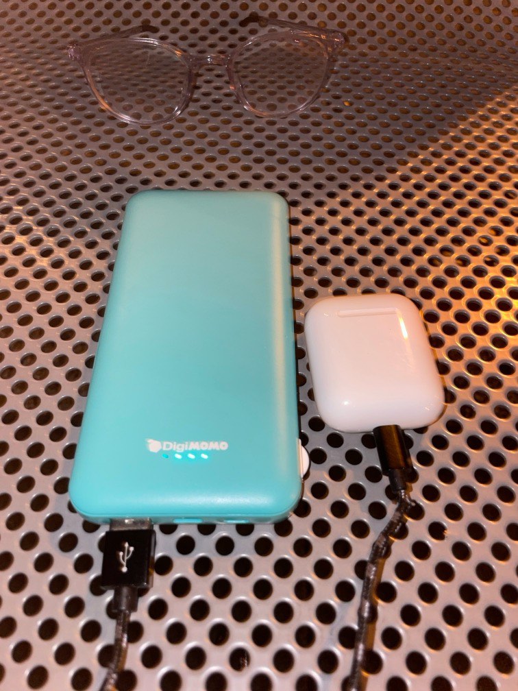 DigiMoMo Power Bank 10000mAh外置充電器/ 尿袋, 手提電話, 電話及其他裝置配件, 電池及充電器 - Carousell