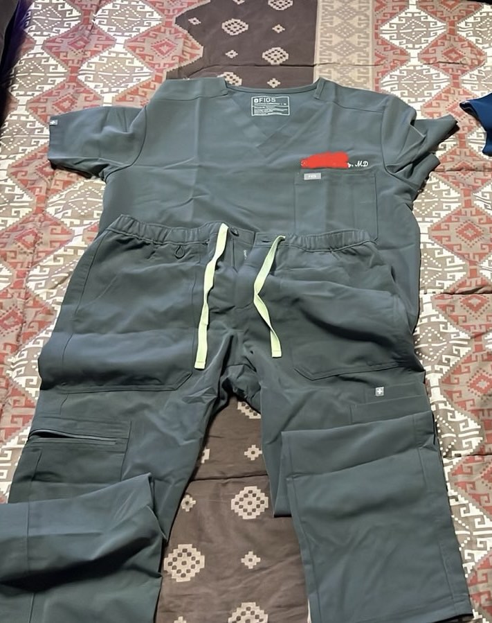 FIGS Scrub Set, Men's Fashion, Tops & Sets, Sets & Coordinates on Carousell