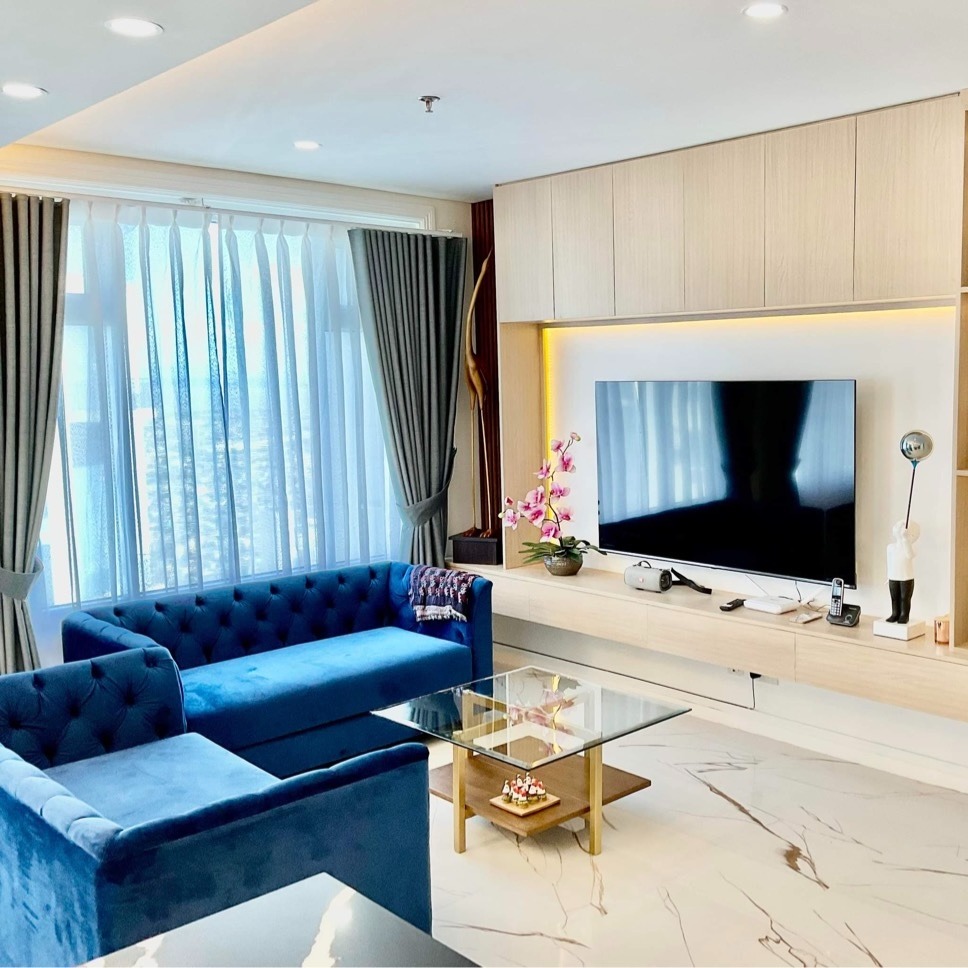Luxuriously Furnished and Interior Designed 3 Bedroom Lower Penthouse ...