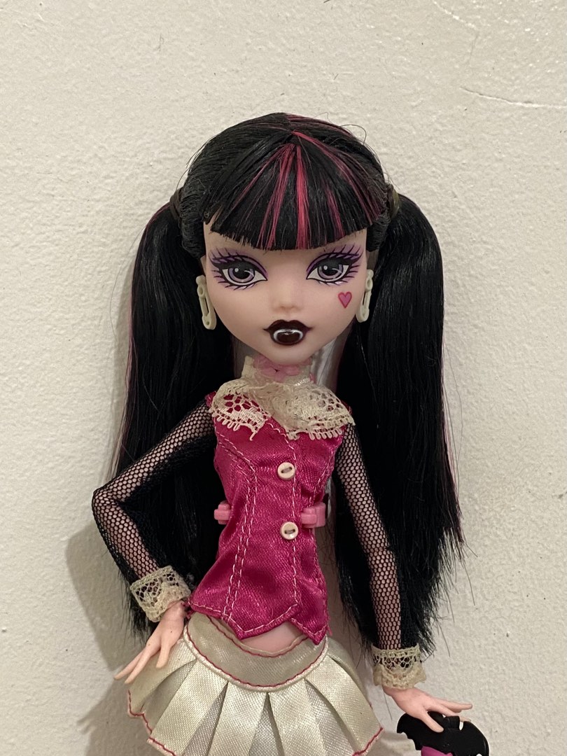 MONSTER HIGH Basic Draculaura, Hobbies & Toys, Toys & Games on Carousell