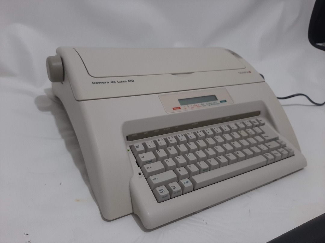 Olympia Carrera de Luxe Typewriter, Computers & Tech, Office & Business ...