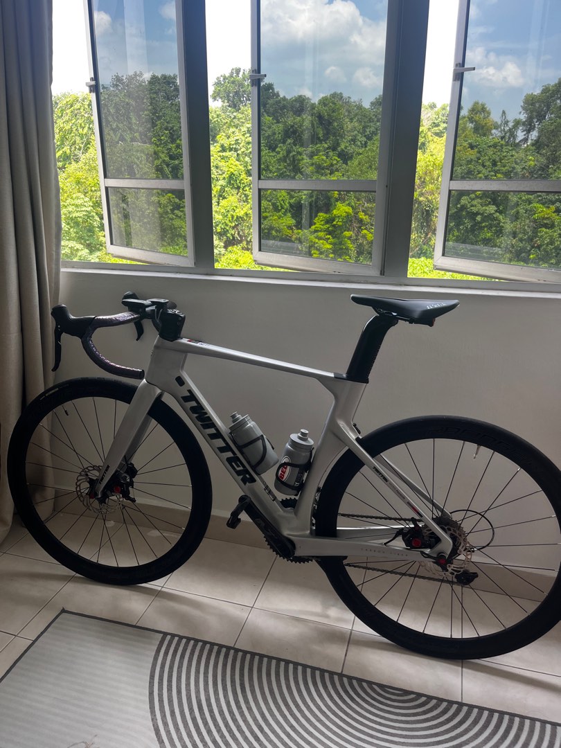 Road Bike Twitter R10 Disc RS22, Sports Equipment, Bicycles & Parts ...
