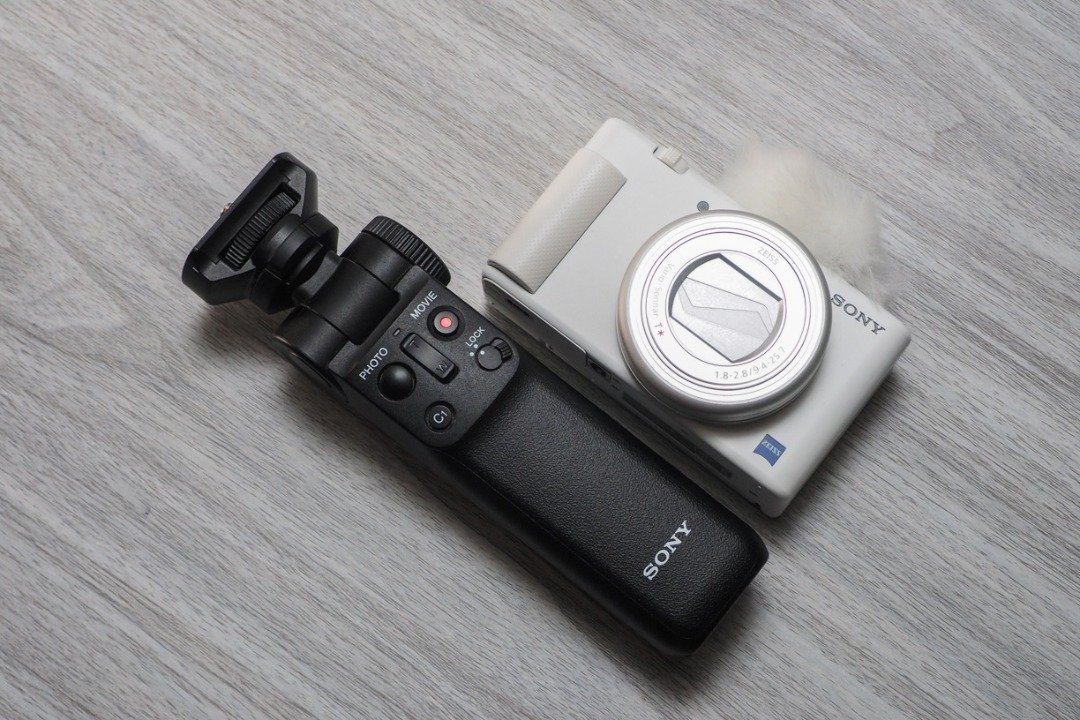 Sony ZV1 White w/ Grip VPT2BT - Ex Sony Indonesia - Fullset - Like New ...