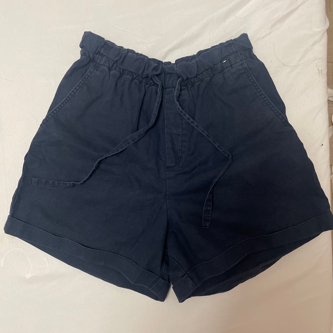 uniqlo navy blue shorts, Women's Fashion, Bottoms, Shorts on Carousell