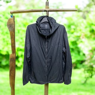 UNIQLO SPOTIF WINDBREAKER, Men's Fashion, Activewear on Carousell