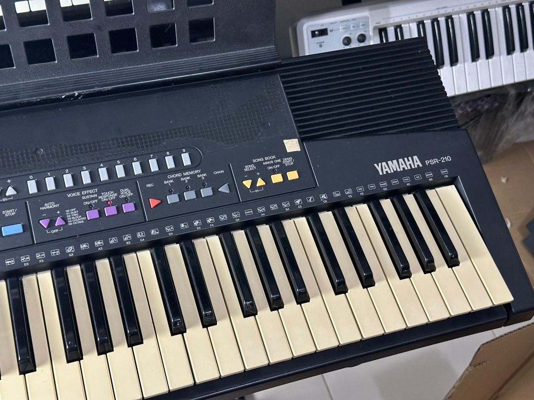 Yamaha PSR-210 Keyboard Piano Organ Touch Response 61 Keys, Hobbies & Toys, Music & Media ...