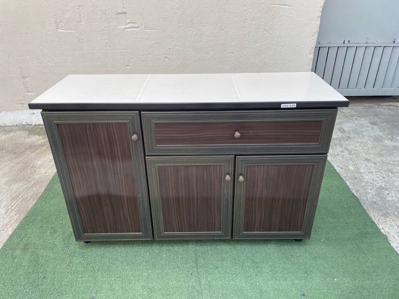 YB09P Almari Dapur 4 Feet Tiles Top Kitchen Cabinet, Furniture & Home ...