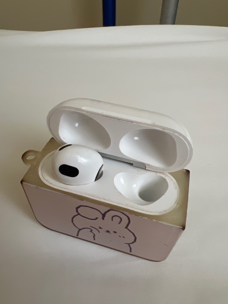 Airpods gen 3 lightning cable left pod only, Audio, Earphones on Carousell