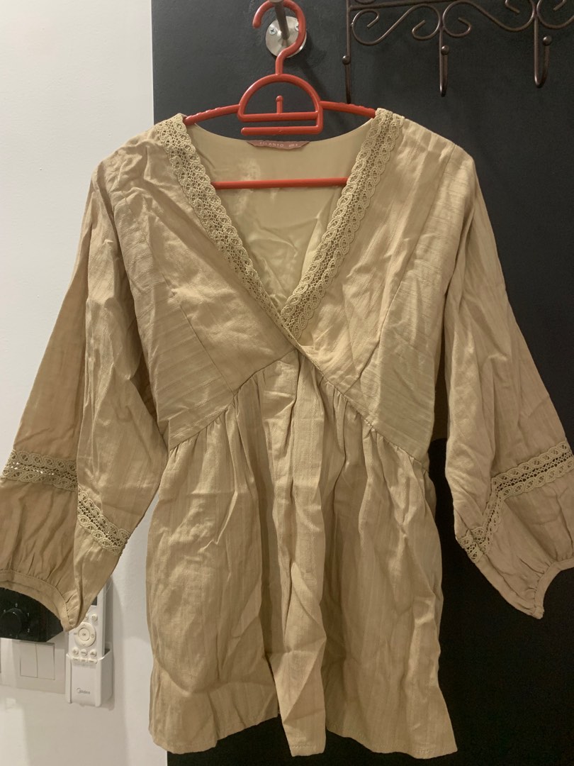 filanto, Women's Fashion, Tops, Blouses on Carousell