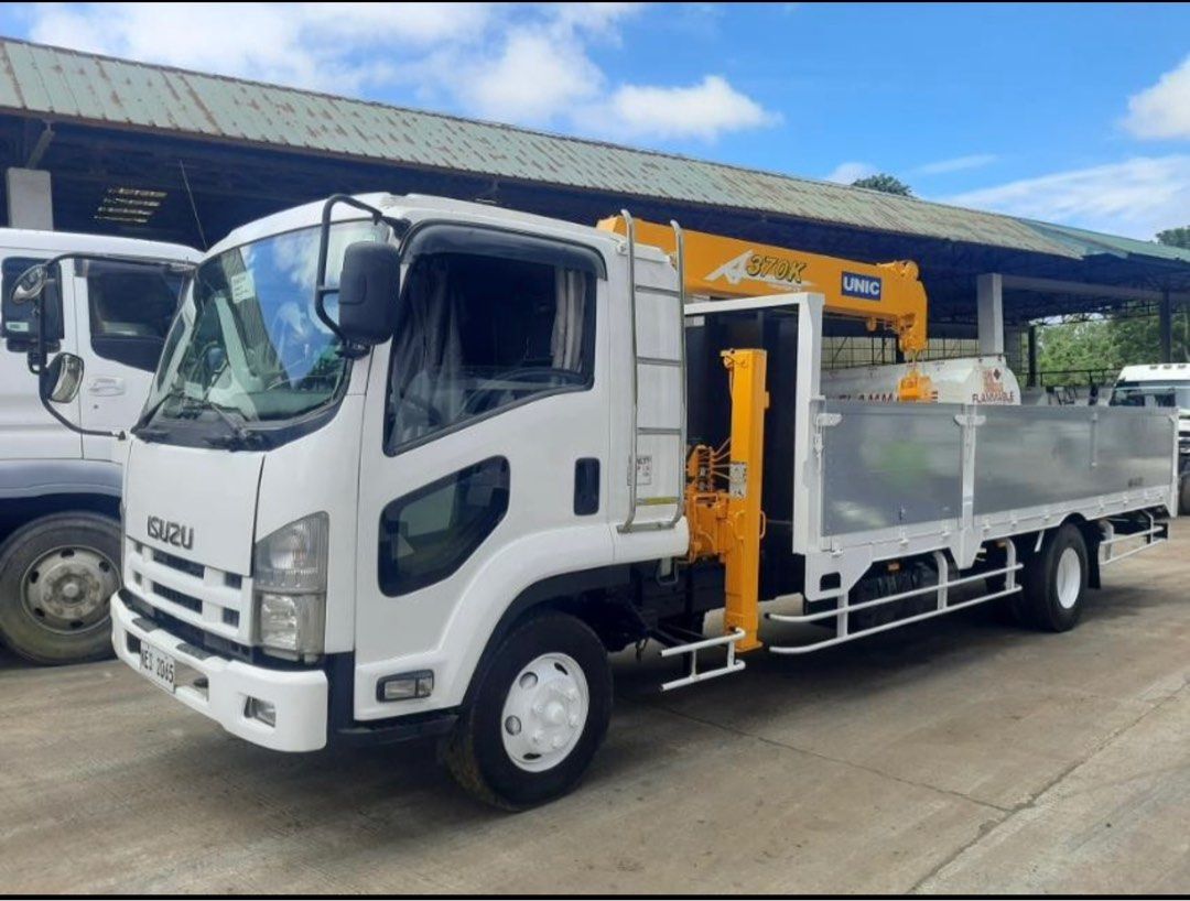 Isuzu forward self loading with 3.7 ton crane, Special Vehicles, Heavy ...