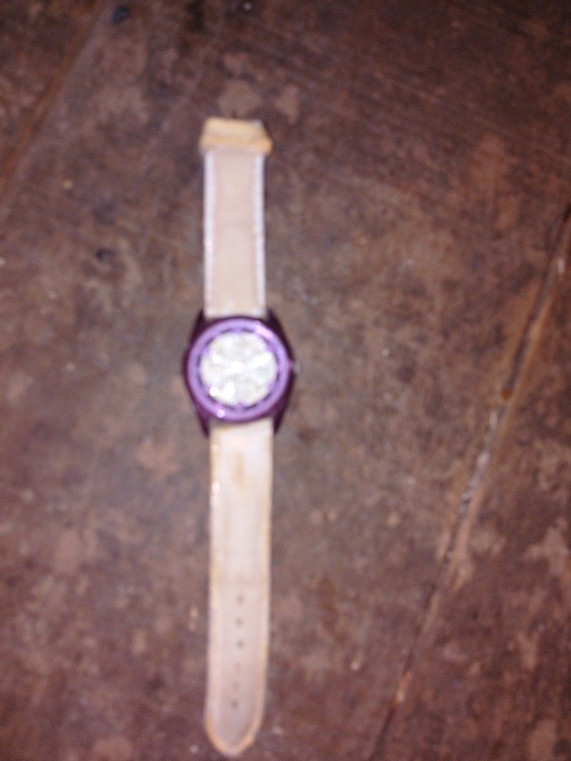 Jam Tangan Geneva jadul, Fesyen Wanita, Jam Tangan di Carousell