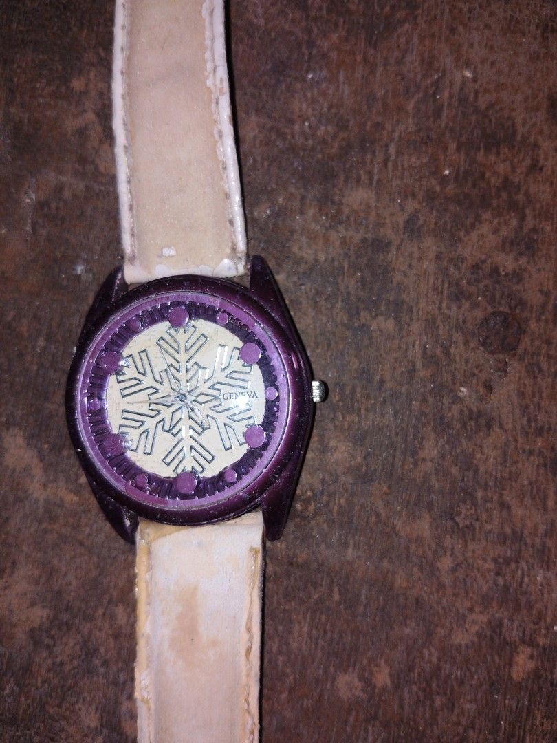 Jam Tangan Geneva jadul, Fesyen Wanita, Jam Tangan di Carousell