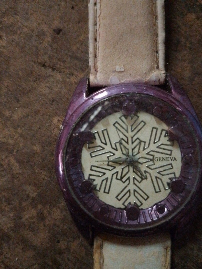 Jam Tangan Geneva jadul, Fesyen Wanita, Jam Tangan di Carousell
