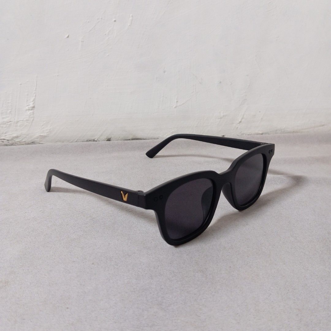 Kacamata Vincent Frame Hitam Doff, Fesyen Pria, Aksesoris, Kacamata di ...