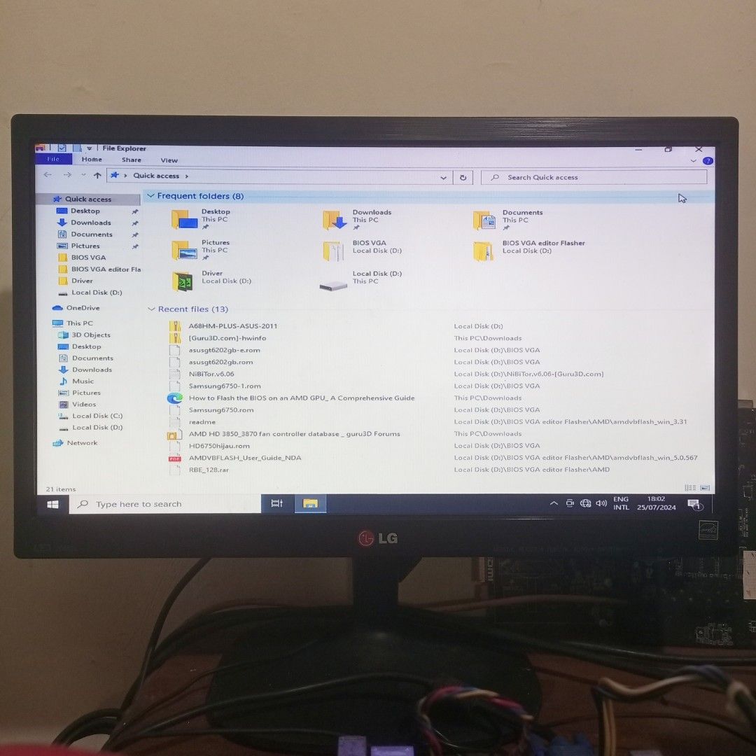 LED 20 INCHI LG 20M35. Mulus normal aman. Komplit kabel VGA & Adaptor ...
