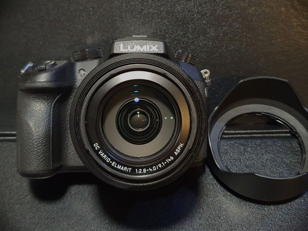 PANASONIC LUMIX DMC-FZ1000 digital camera. 25-400mm f2.8-f4 Leica vario ...